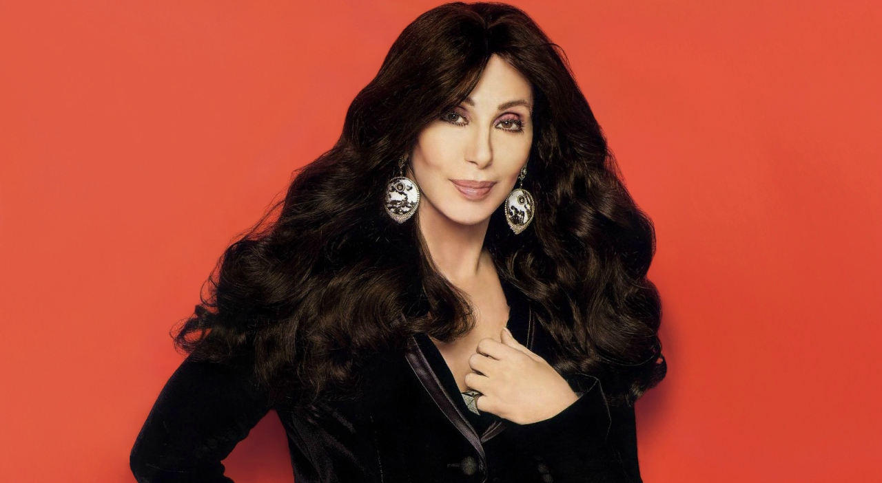 Cher vem ao Brasil para participar da festa da amfAr